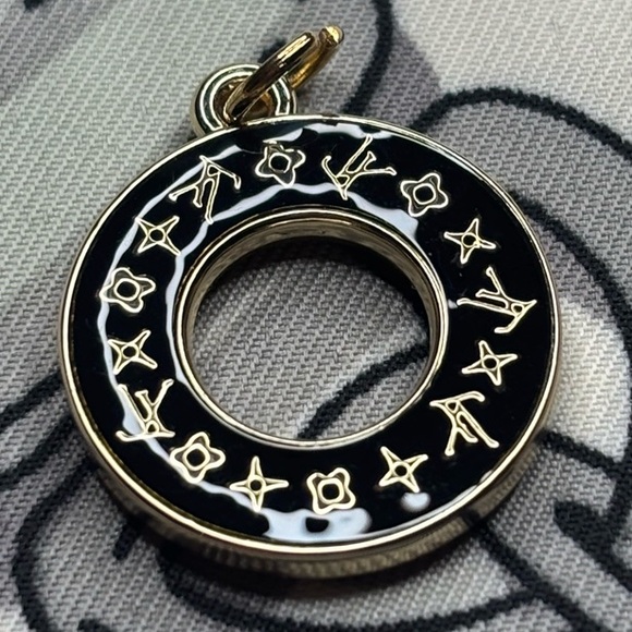 Louis Vuitton | Accessories | Louis Vuitton Black And Gold Halo Charm ...